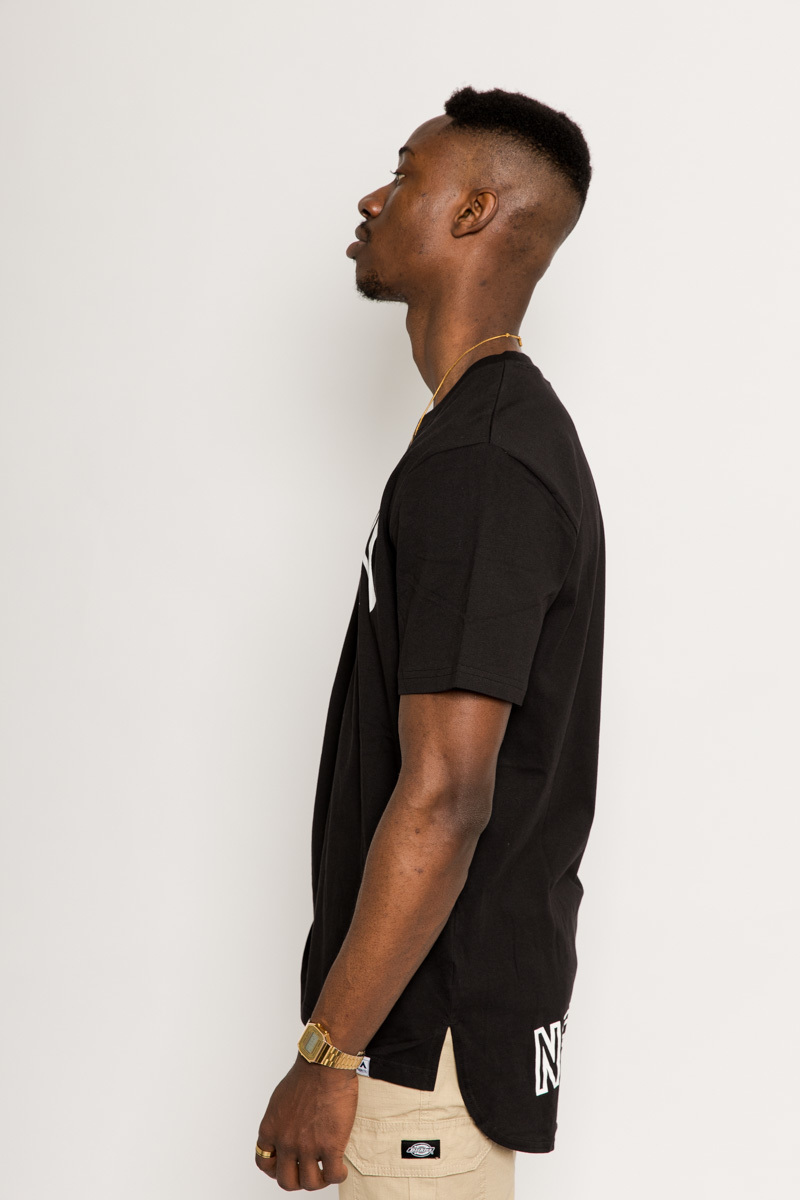NEW YORK YANKEES BICESTER DROP TAIL T-SHIRT- MENS BLACK | Stateside Sports
